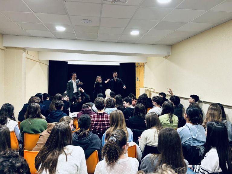 Représentation théâtrale d'Antigone au collège